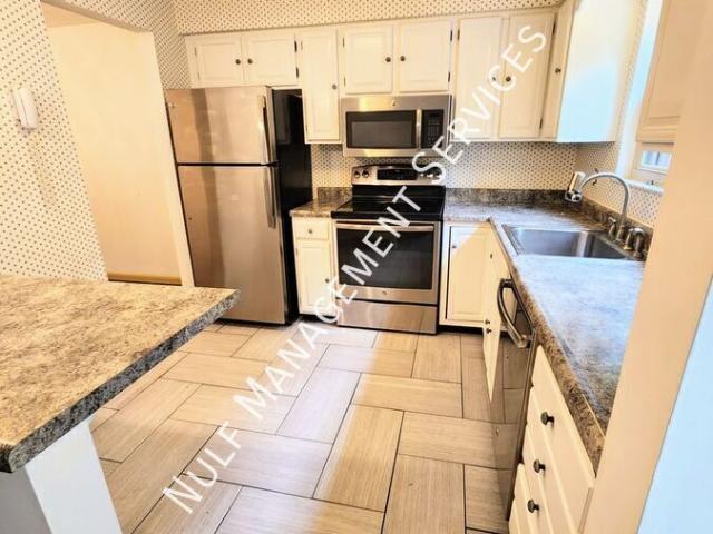2 BR, 1.5 BA Apartment 904 Sewickley Heights Drive, Sewickley, PA 15143