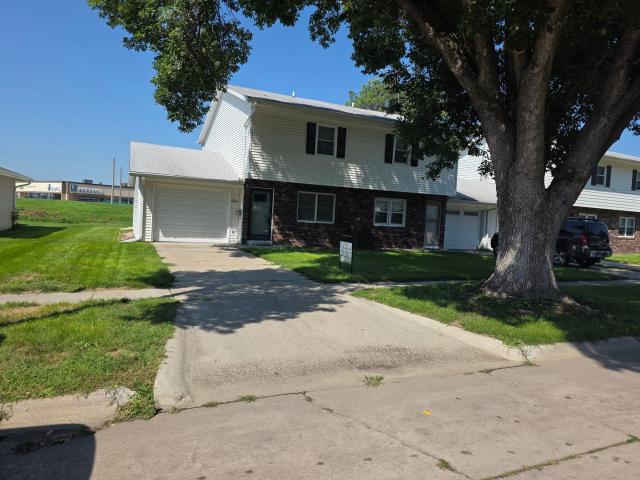 2 BR, 1.5 BA Apartment 916 S 16th St, Norfolk, NE 68701