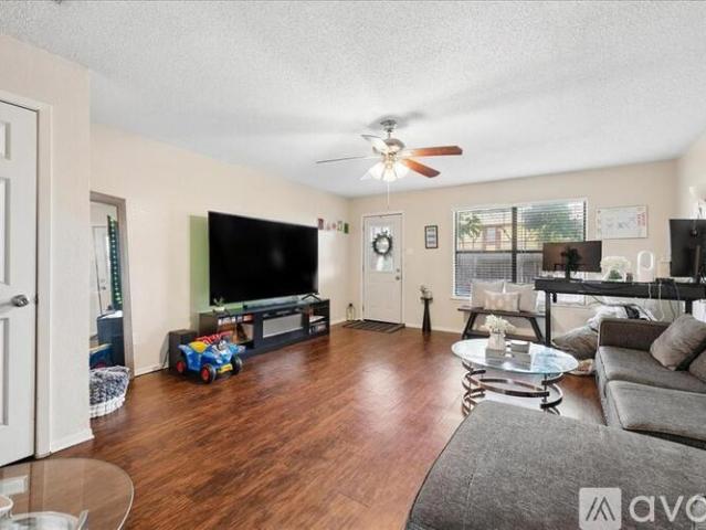 2 BR, 1.5 BA Apartment 930 Southmoor Drive, Unit 932, Arlington, TX 76010