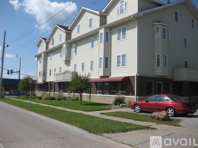 2 BR, 1.5 BA Apartment 943 South Gilbert Street, Unit 32, Iowa City, IA 52240
