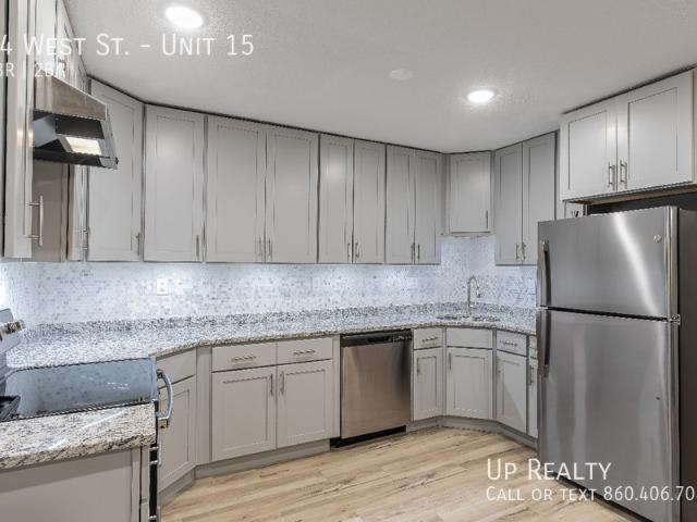 2 BR, 1.5 BA Apartment 94 West St Vernon, CT 06066