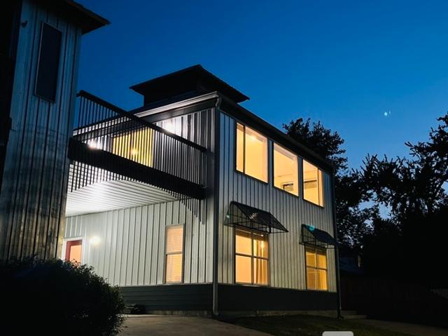2 BR, 1.5 BA Apartment 957 West Hughes Street, Unit 957, Fayetteville, AR 72701