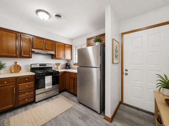2 BR, 1.5 BA Apartment 97 Pinehurst Court Unit 15, Burbank, IL 60459