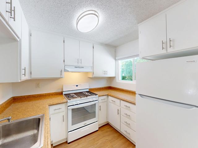2 BR, 1.5 BA Apartment 980 Ignacio Blvd, Novato, CA 94949
