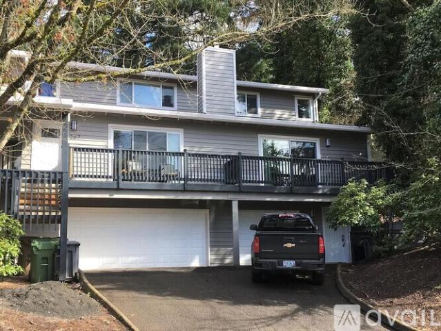 2 BR, 1.5 BA Apartment Cervantes, Unit 267, Lake Oswego, OR 97035