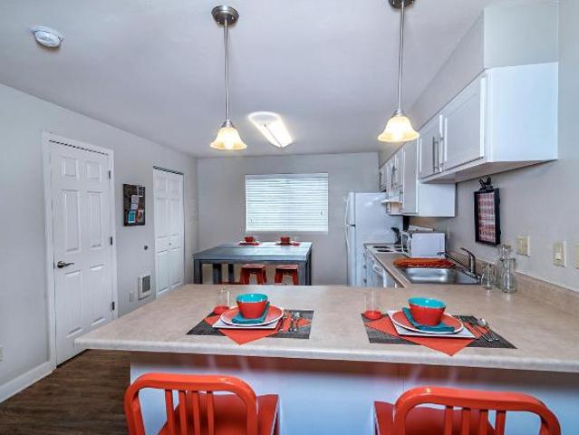 2 Br, 1 bath 711 E 18th Ave