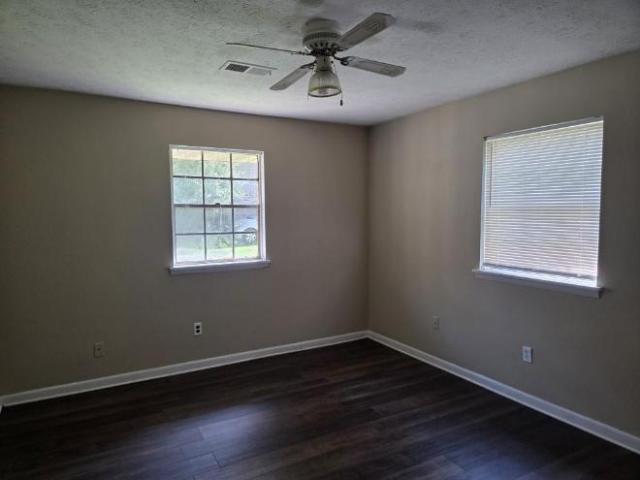 2 Br, 1 bath, Townhouse 897 6 Oaks Cir