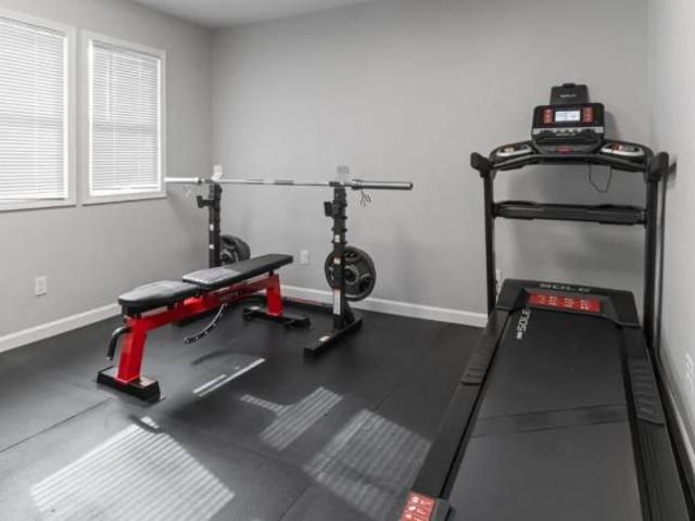 2 Br, 1 bath, Townhouse/Brownstone/RowHouse 1005 N Grove St