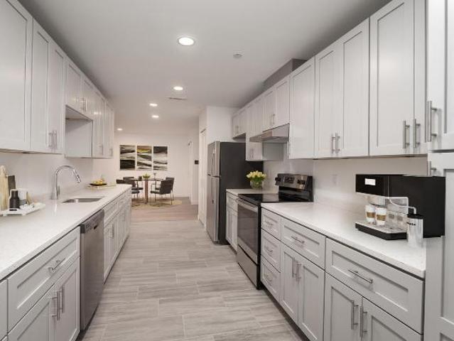 2 Br, 1 bath, Townhouse/Brownstone/RowHouse 100 Wall Street #209