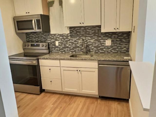 2 Br, 1 bath, Townhouse/Brownstone/RowHouse 1039 Commonwealth Avenue