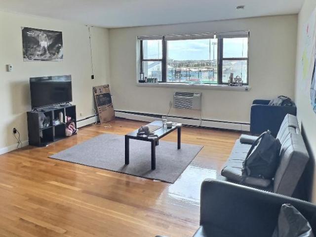 2 Br, 1 bath, Townhouse/Brownstone/RowHouse 1039 Commonwealth Avenue