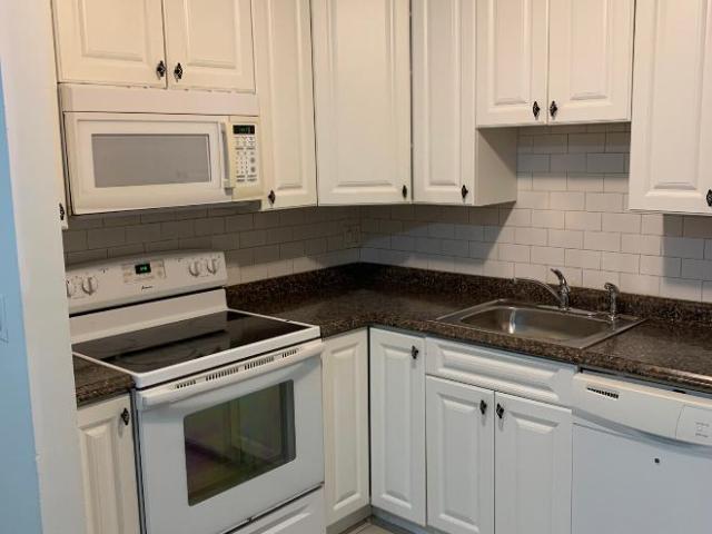 2 Br, 1 bath, Townhouse/Brownstone/RowHouse 10 Scottfield Road
