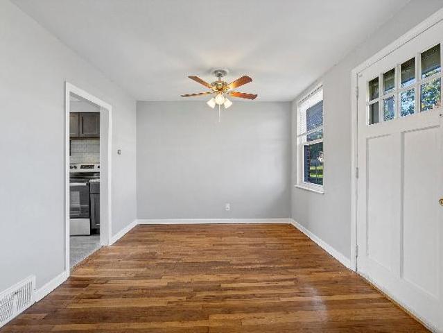 2 Br, 1 bath, Townhouse/Brownstone/RowHouse 114 Wayne Rd