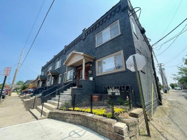 2 Br, 1 bath, Townhouse/Brownstone/RowHouse 117 E 9th Ave