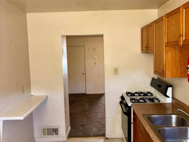 2 Br, 1 bath, Townhouse/Brownstone/RowHouse 1124a Dohrman St