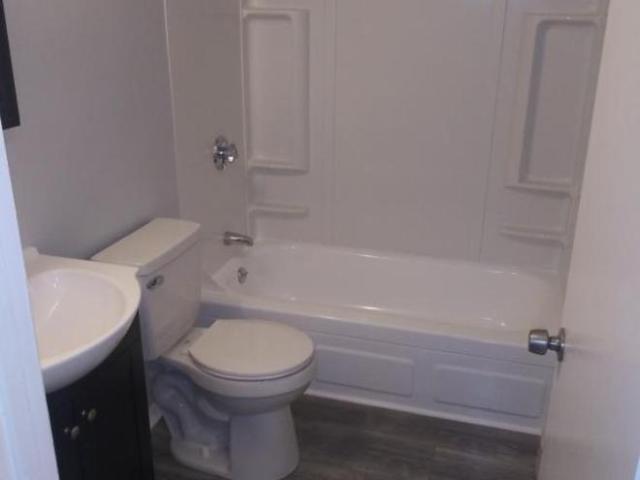 2 Br, 1 bath, Townhouse/Brownstone/RowHouse 124 Ash St