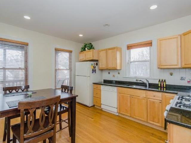 2 Br, 1 bath, Townhouse/Brownstone/RowHouse 126 Minden Stree