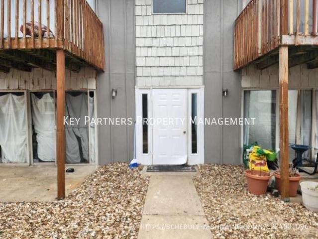 2 Br, 1 bath, Townhouse/Brownstone/RowHouse 128 Warner