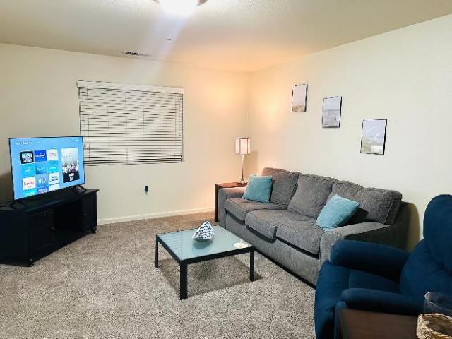 2 Br, 1 bath, Townhouse/Brownstone/RowHouse 1210 W Newlands Drive
