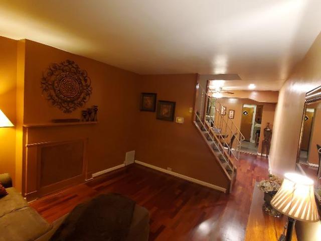 2 Br, 1 bath, Townhouse/Brownstone/RowHouse 1222 N Spring St