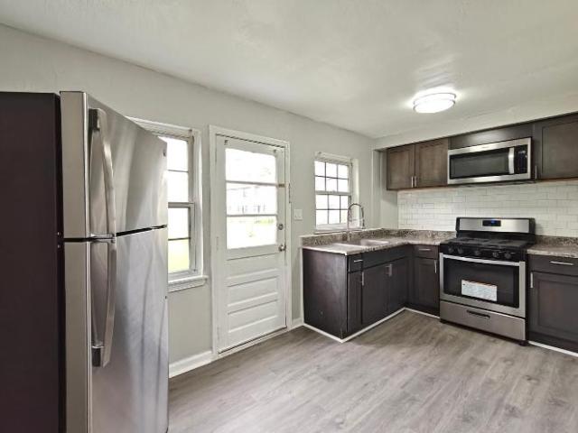 2 Br, 1 bath, Townhouse/Brownstone/RowHouse 134 Yorke St