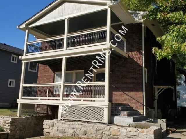 2 Br, 1 bath, Townhouse/Brownstone/RowHouse 1301 SW Clay