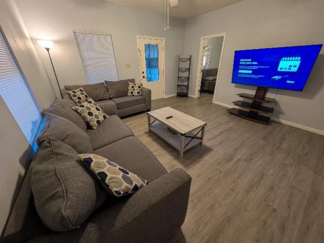 2 Br, 1 bath, Townhouse/Brownstone/RowHouse 1335 Jewett St