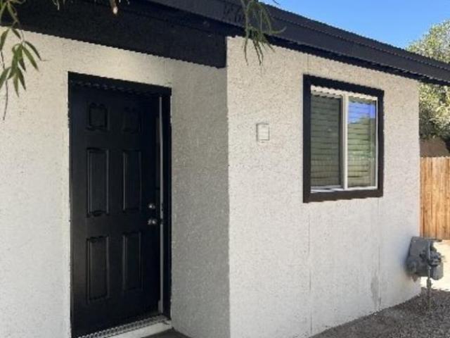 2 Br, 1 bath, Townhouse/Brownstone/RowHouse 1466 East Hedrick Drive