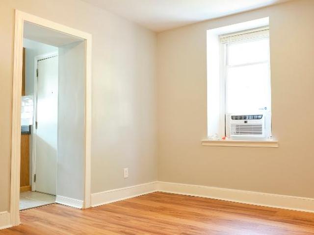 2 Br, 1 bath, Townhouse/Brownstone/RowHouse 14 Center Street