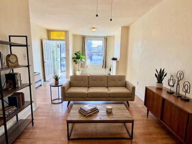 2 Br, 1 bath, Townhouse/Brownstone/RowHouse 1531 W Tucker St