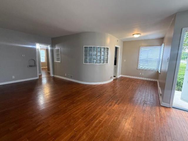 2 Br, 1 bath, Townhouse/Brownstone/RowHouse 1603 E Rudisill Bvld