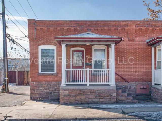 2 Br, 1 bath, Townhouse/Brownstone/RowHouse 1622 West 38th Avenue