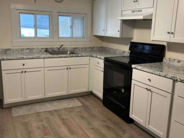 2 Br, 1 bath, Townhouse/Brownstone/RowHouse 16 W Lake St