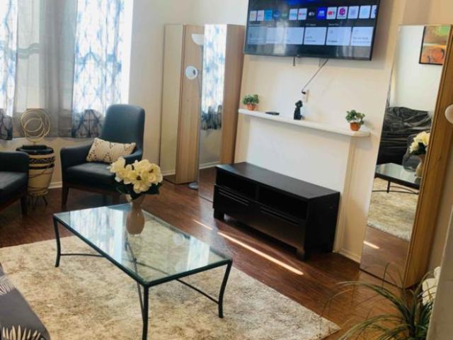 2 Br, 1 bath, Townhouse/Brownstone/RowHouse 1721 Guilford Avenue
