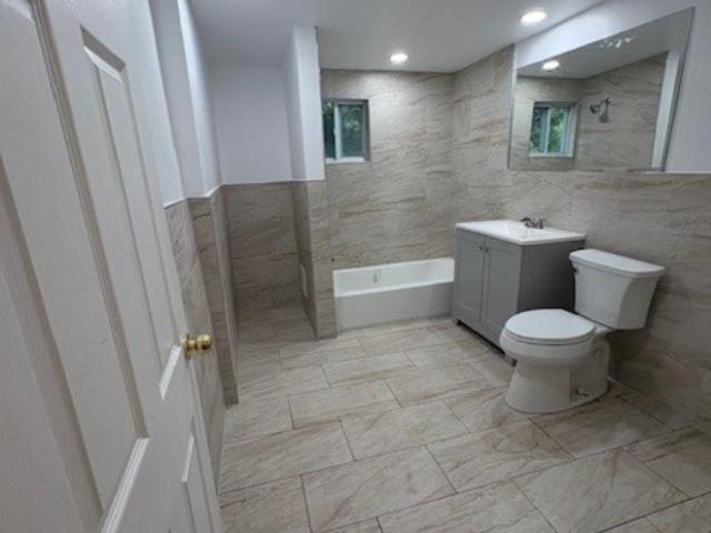 2 Br, 1 bath, Townhouse/Brownstone/RowHouse 1904 Hazzard Street
