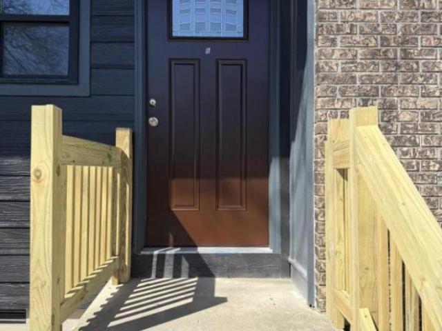 2 Br, 1 bath, Townhouse/Brownstone/RowHouse 206 S Penn St