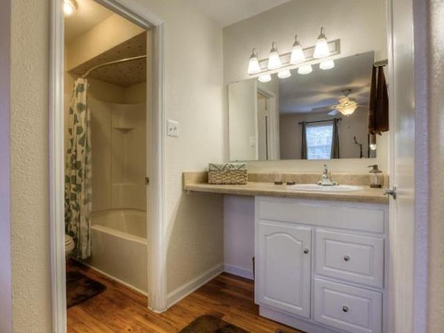 2 Br, 1 bath, Townhouse/Brownstone/RowHouse 2029 Bedford St