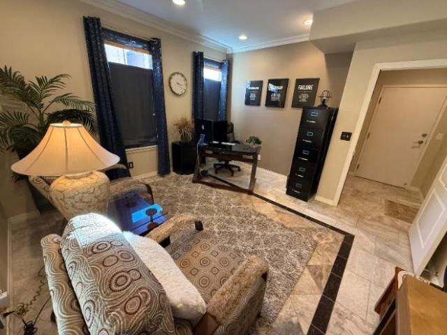 2 Br, 1 bath, Townhouse/Brownstone/RowHouse 239 E Fountain Blvd