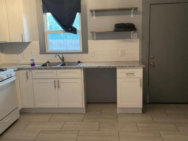 2 Br, 1 bath, Townhouse/Brownstone/RowHouse 2317 N 15th St