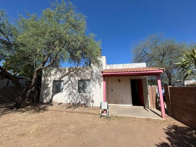 2 Br, 1 bath, Townhouse/Brownstone/RowHouse 2325 N Dodge Blvd