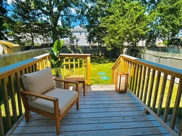 2 Br, 1 bath, Townhouse/Brownstone/RowHouse 23 Saratoga Rd