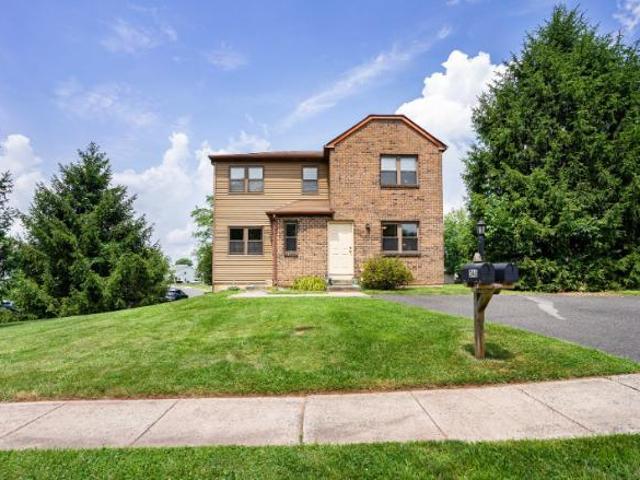 2 Br, 1 bath, Townhouse/Brownstone/RowHouse 246 Jan Drive