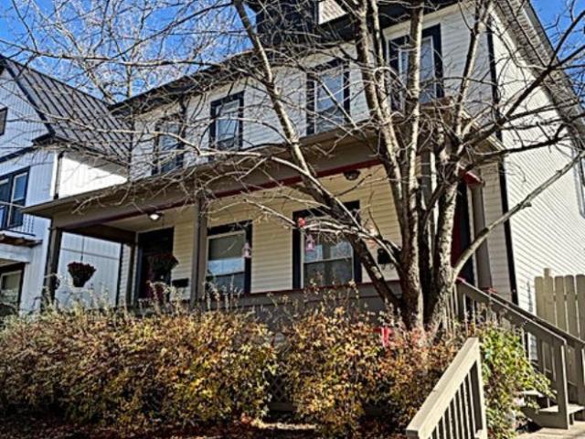 2 Br, 1 bath, Townhouse/Brownstone/RowHouse 2400 Findley Ave