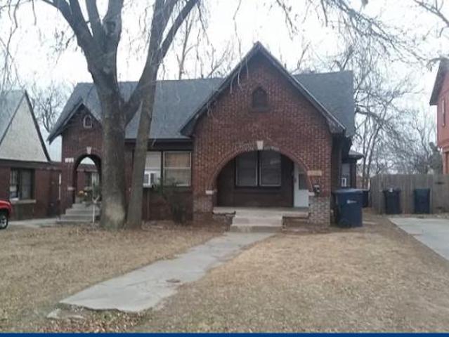 2 Br, 1 bath, Townhouse/Brownstone/RowHouse 2416 Nw 11th St