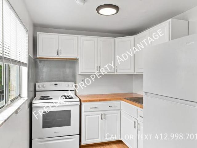 2 Br, 1 bath, Townhouse/Brownstone/RowHouse 2523 Park Hill Drive