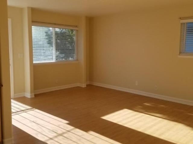 2 Br, 1 bath, Townhouse/Brownstone/RowHouse 2607 Anchor Avenue
