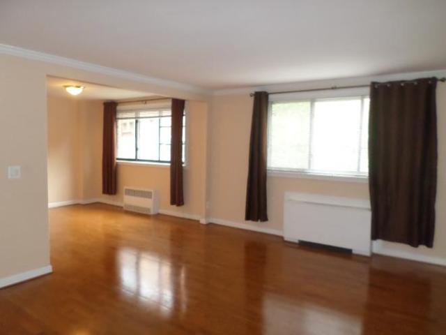 2 Br, 1 bath, Townhouse/Brownstone/RowHouse 2725 39th Str Nw