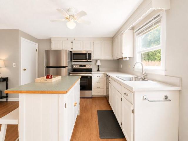2 Br, 1 bath, Townhouse/Brownstone/RowHouse 30 Villa Rd