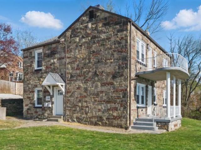 2 Br, 1 bath, Townhouse/Brownstone/RowHouse 310 W Riverview Ave
