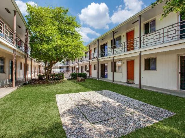 2 Br, 1 bath, Townhouse/Brownstone/RowHouse 325 East Phillips Street